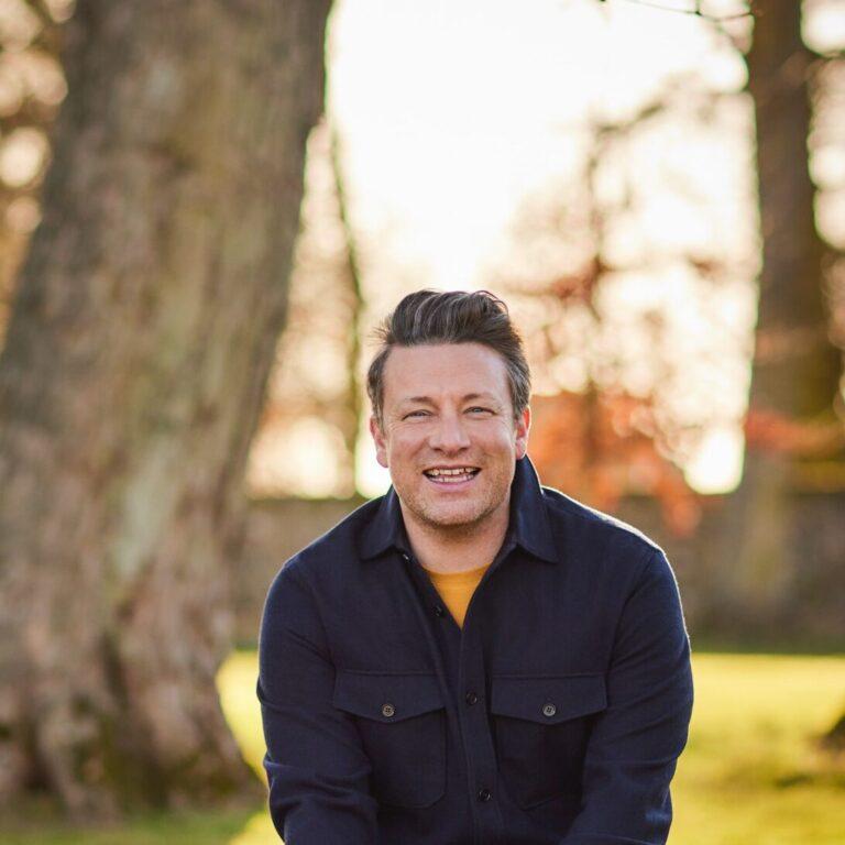 Jamie Oliver (Chef)Bio, Wiki, Age, Height, Family, Wife, Net Worth
